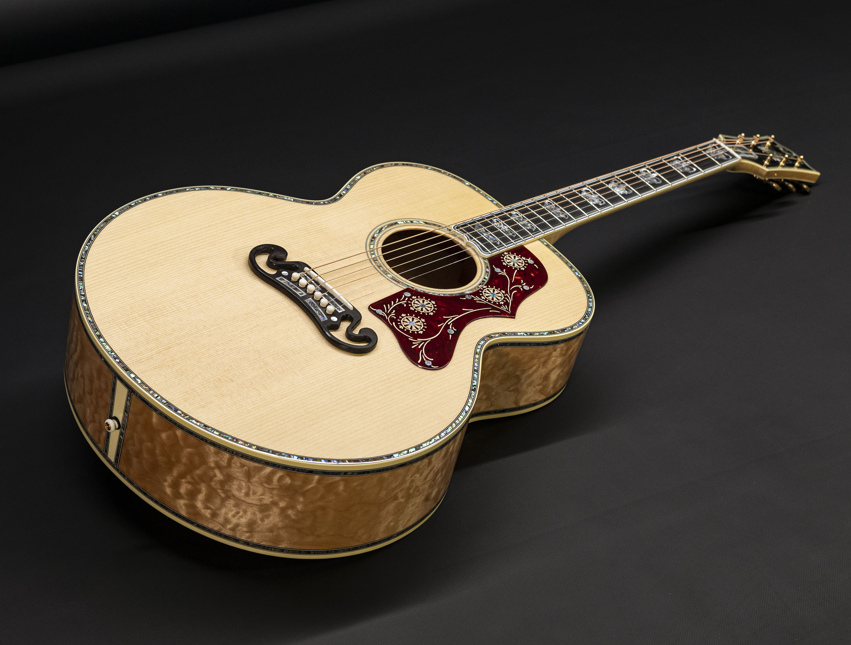 Gibson SJ-200 Monarch Mastershop Quilt Maple - All Antique Natural