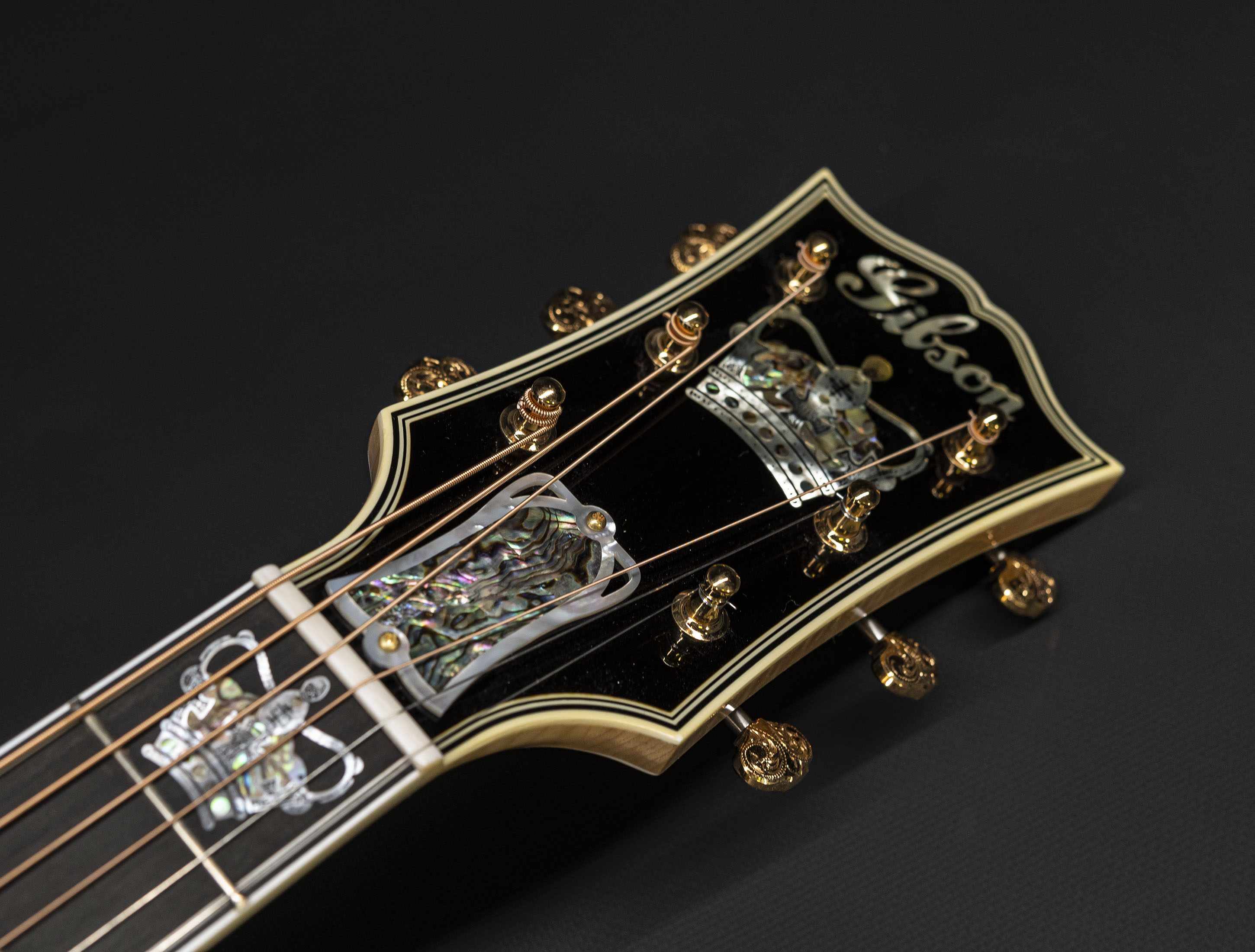 Gibson SJ-200 Monarch Mastershop Quilt Maple - All Antique Natural